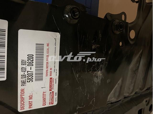 5830706200 Toyota панель багажного отсека задняя