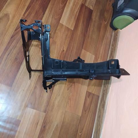 51647184159 BMW левый кронштейн переднего бампера