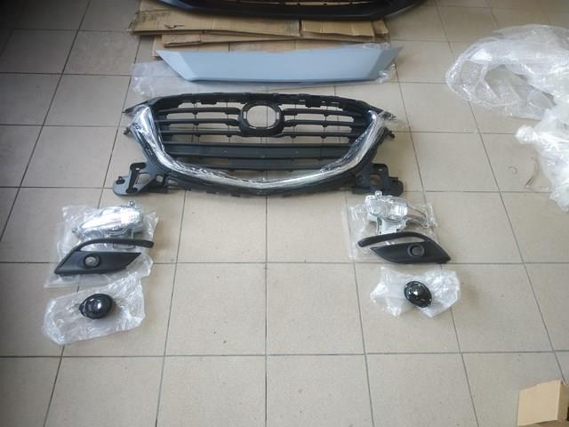 BANE50712D Mazda решетка радиатора