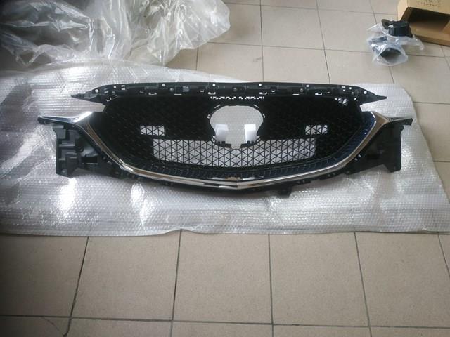 KB8A50719A Mazda решетка радиатора