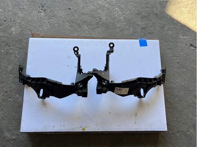 8T0805608D VAG кронштейн (адаптер крепления фары передней правой)