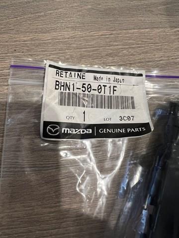 BHN1500T1F Mazda кронштейн бампера переднего правый