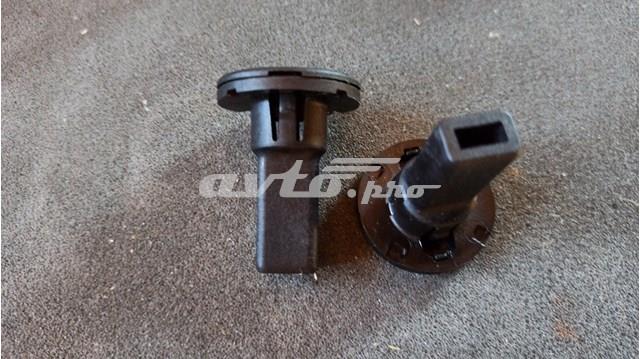 17117596922 BMW кронштейн радиатора верхний