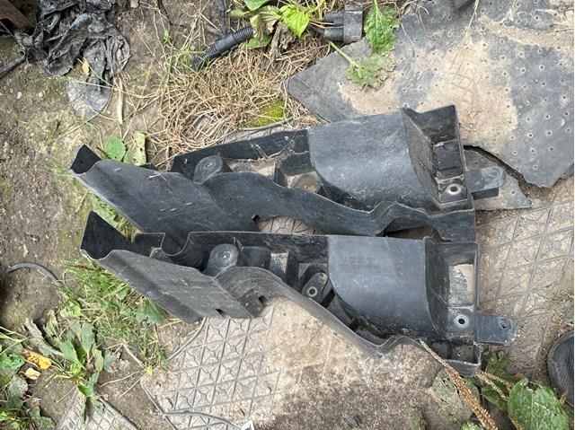 A9068890031 Mercedes кронштейн радиатора левый