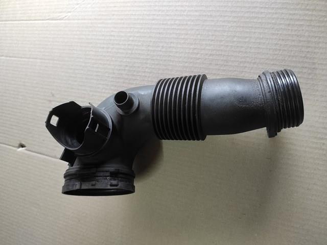 13717605638 BMW воздухозаборник воздушного фильтра