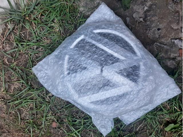 561853600ULM VAG Эмблема решетки радиатора