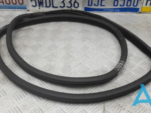 51767182287 BMW уплотнитель двери зд