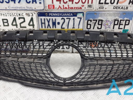 A1178801503 Mercedes решётка радиатора небольшие дефекты