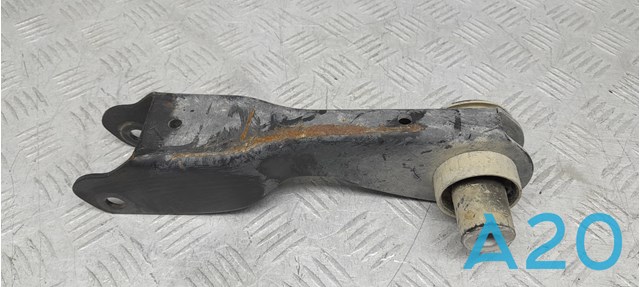 T4A13725 Jaguar рычаг задний правый нижний