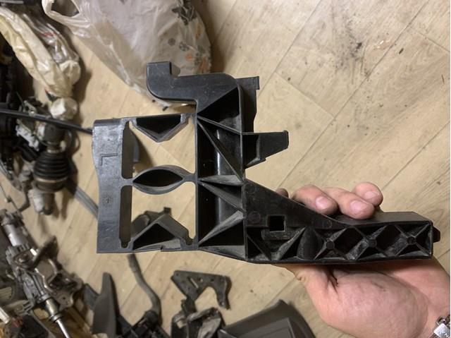 4G8805607 VAG крепление фары