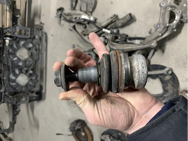 4M0407689C VAG Шаровая опора нижняя
