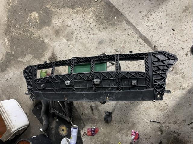 8R0807233C VAG защита бампера переднего