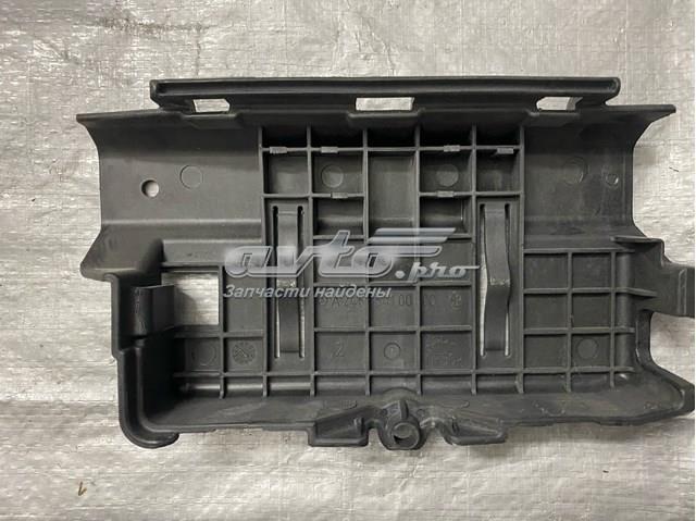 A2465410000 Mercedes крышка акб верх qx30