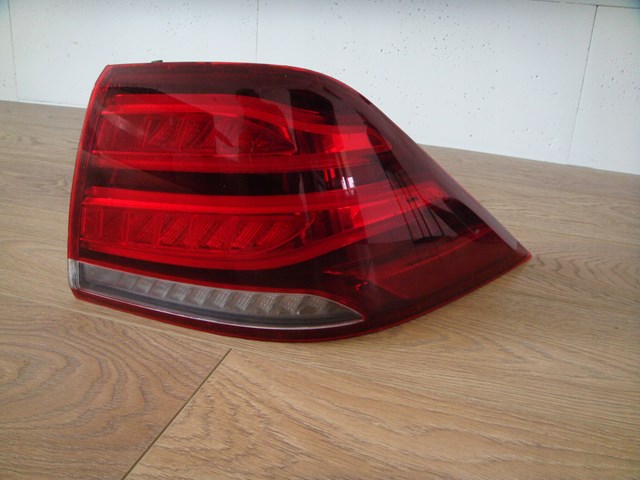 A1669065601 Mercedes фонарь задний правый внешний