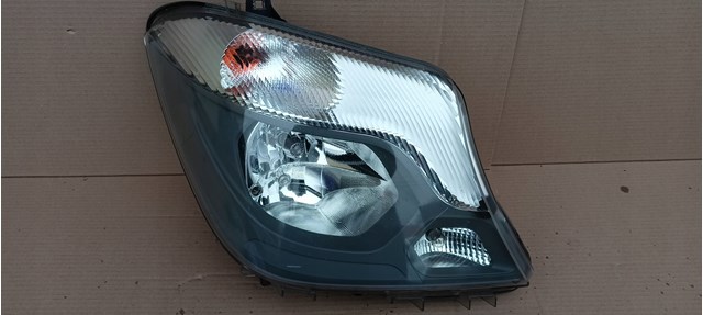 A9068202461 Mercedes | Фара правая A 906 820 24 61 купить на Avto.pro