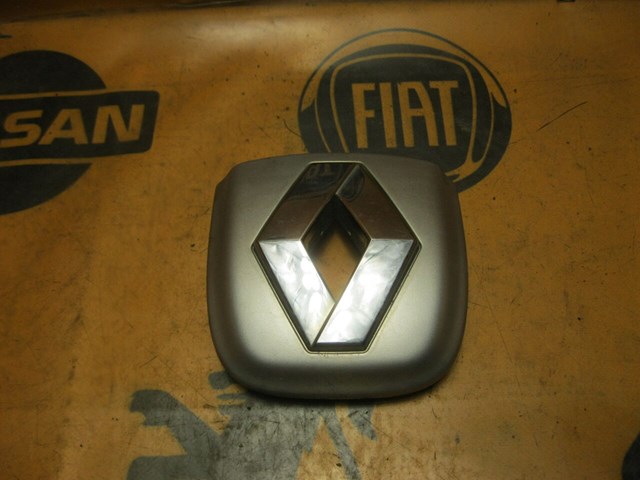 8200060918 Renault (RVI) накладка багажника (двери 3/5-й задней)