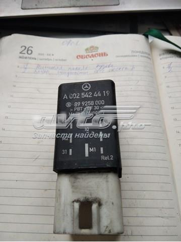 Реле вентилятора на Mercedes Viano (W639)