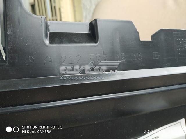 A2125053230 Mercedes 212 505 32 30 (воздухозаборник нижний)