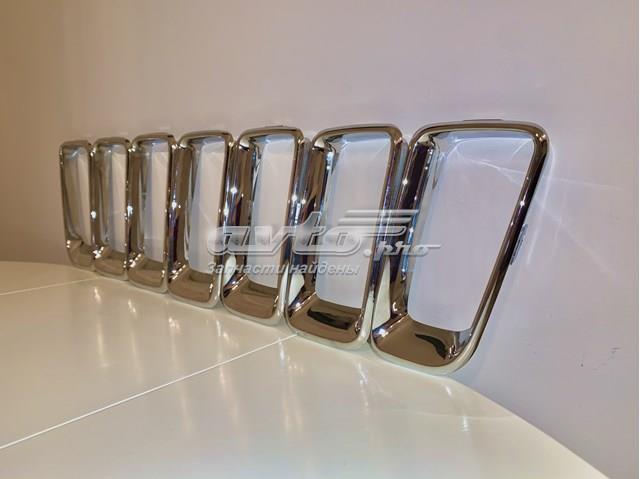 68109865AA Chrysler молдинг решетки радиатора