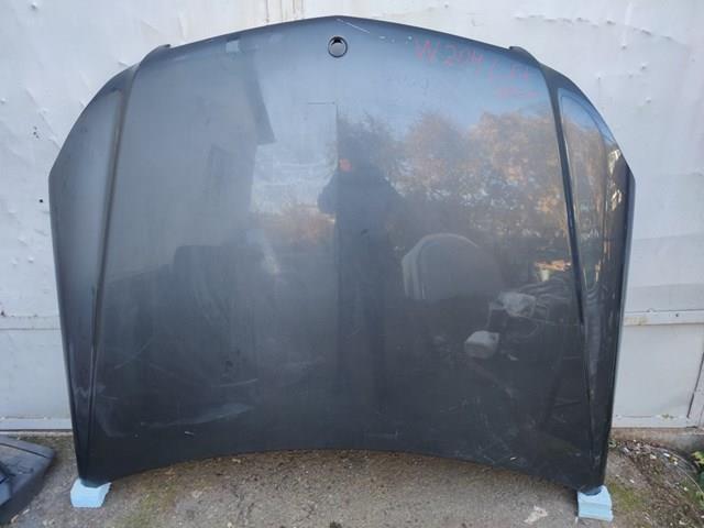 Капот на Mercedes C (W204)