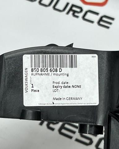8T0805608D VAG кронштейн (адаптер крепления фары передней правой)