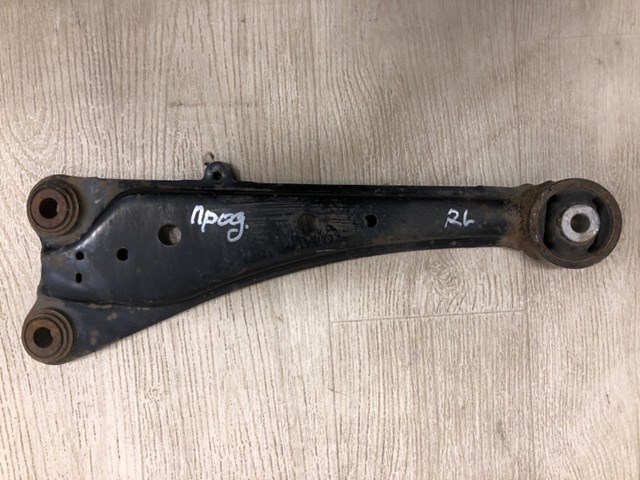 4878048110 Toyota рычаг (тяга задней подвески продольный нижний левый)