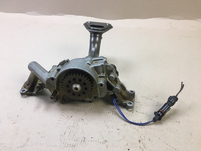 68252670AB Chrysler насос масляный