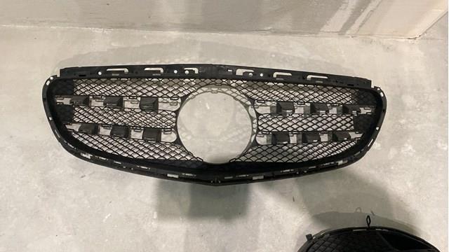 A2128850822 Mercedes решетка радиатора