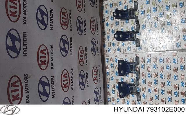 793102E000 Hyundai/Kia петля двери передней левой
