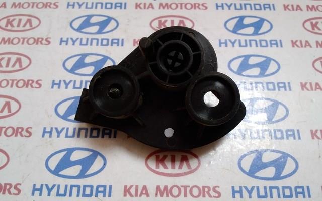 811802H000 Hyundai/Kia кронштейн ручки открывания капота