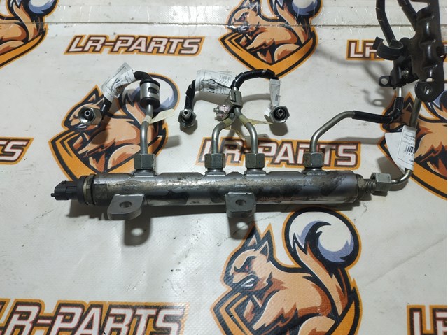 LR013183 Land Rover рейка паливна