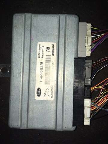 LR014323 Land Rover блок управления пневмоподвеской range rover