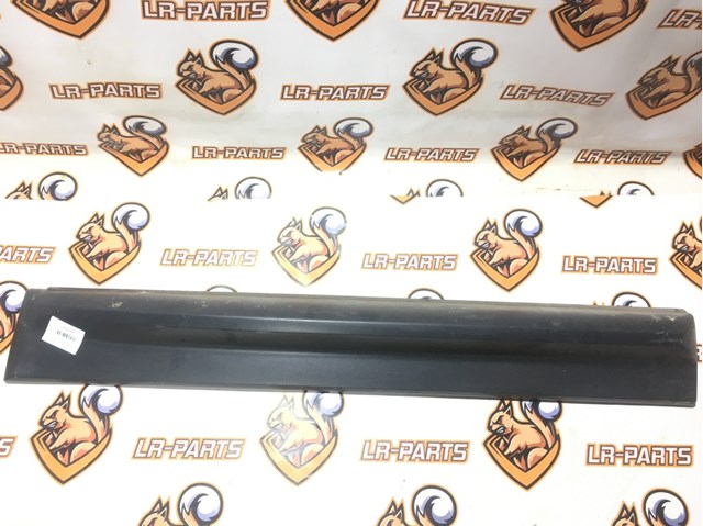 LR024160 Land Rover молдинг двери передней правой