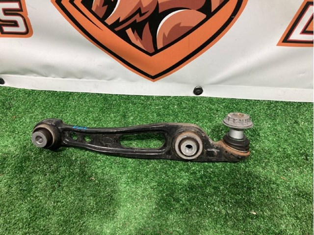 LR045243 Land Rover левый рычаг передней нижней подвески