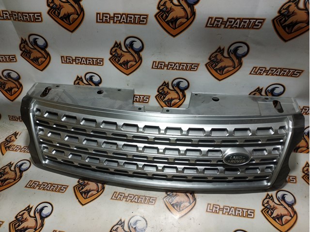 LR046749 Land Rover решетка радиатора