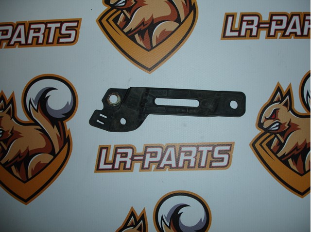 LR124567 Land Rover кронштейн крила