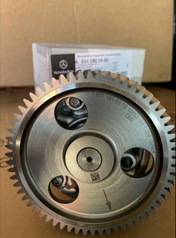 6511801400 Mercedes насос масляный