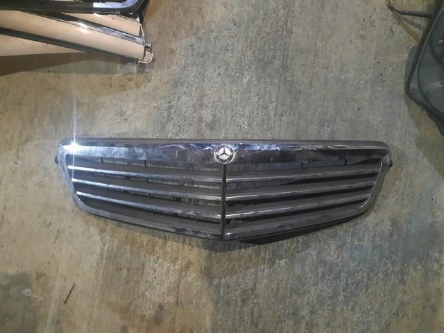 A2048801283 Mercedes решетка радиатора