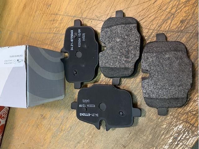 34216867175 BMW колодки тормозные задние дисковые