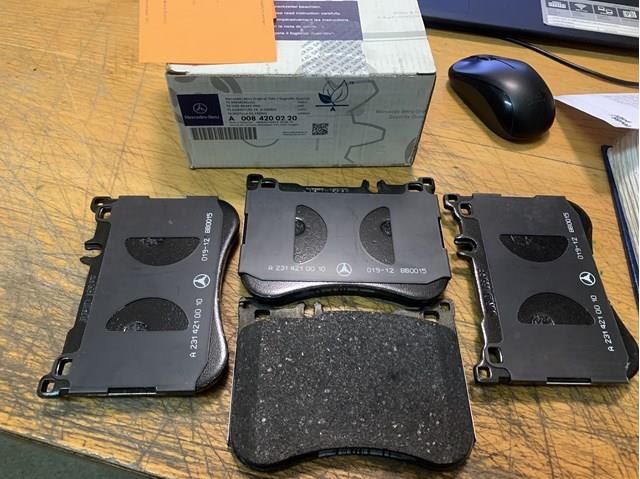 A0084200220 Mercedes передние тормозные колодки