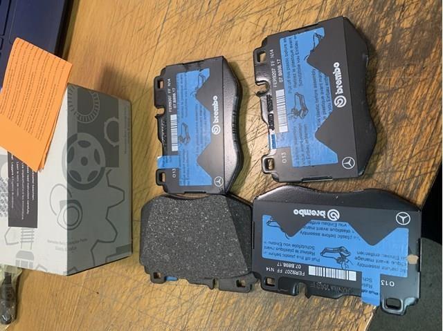 A0084201820 Mercedes передние тормозные колодки
