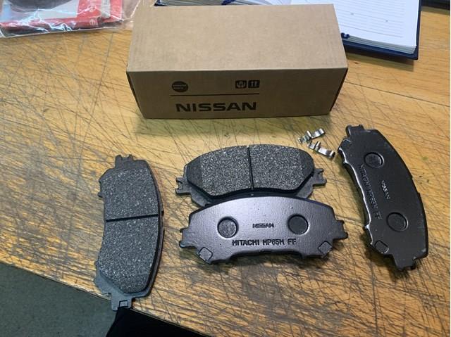 D10604EA0A Nissan колодки тормозные передние дисковые