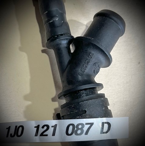 1J0121087D VAG фланец системы охлаждения (тройник)