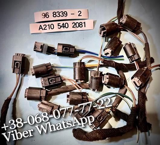 A2105402081 Mercedes штекер