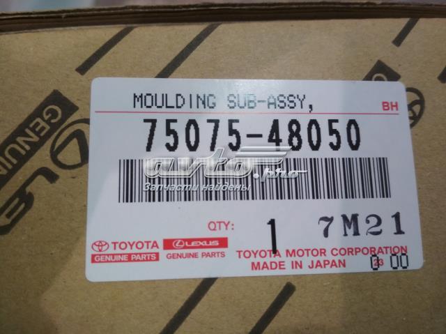 7507548050 Toyota накладка двери задней правой