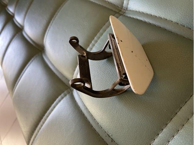 51117200792 BMW кронштейн крепления форсунки