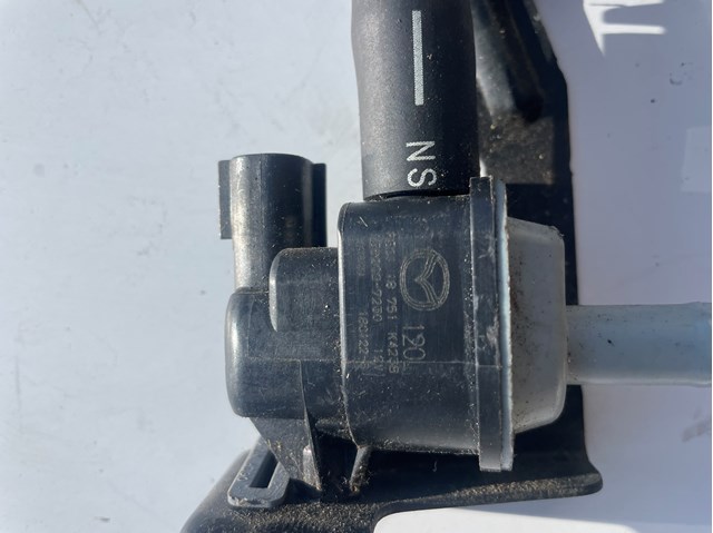 PE0118751 Mazda клапан вентиляции газов топливного бака