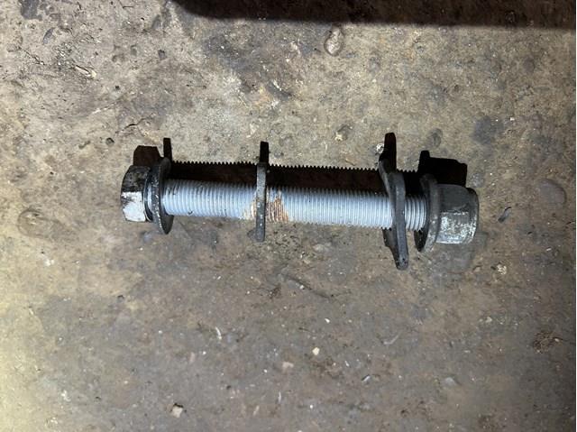 N91047502 VAG болт крепления заднего верхнего рычага, наружный