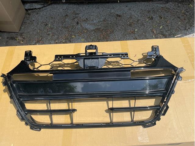 71111TVAA50 Honda решетка бампера переднего центральная