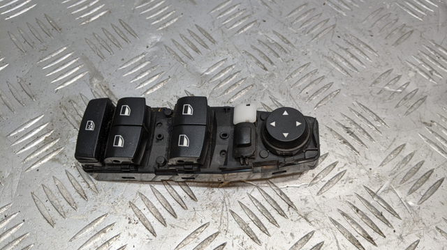 61319208109 BMW кнопочный блок управления стеклоподъемником передний левый